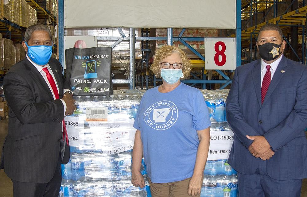 AT&T Arkansas teams up with police to distribute food