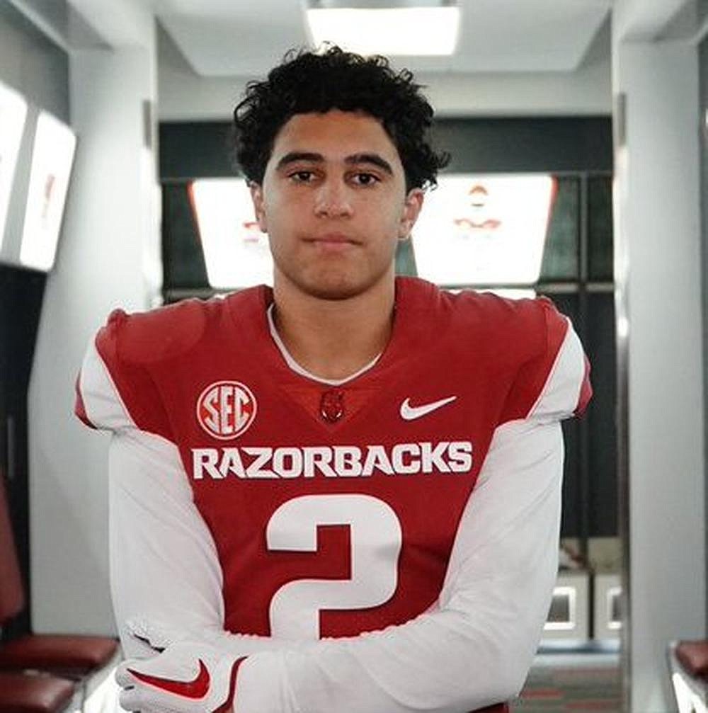 THE RECRUITING GUY: DB from St. Louis to give Fayetteville 2nd look