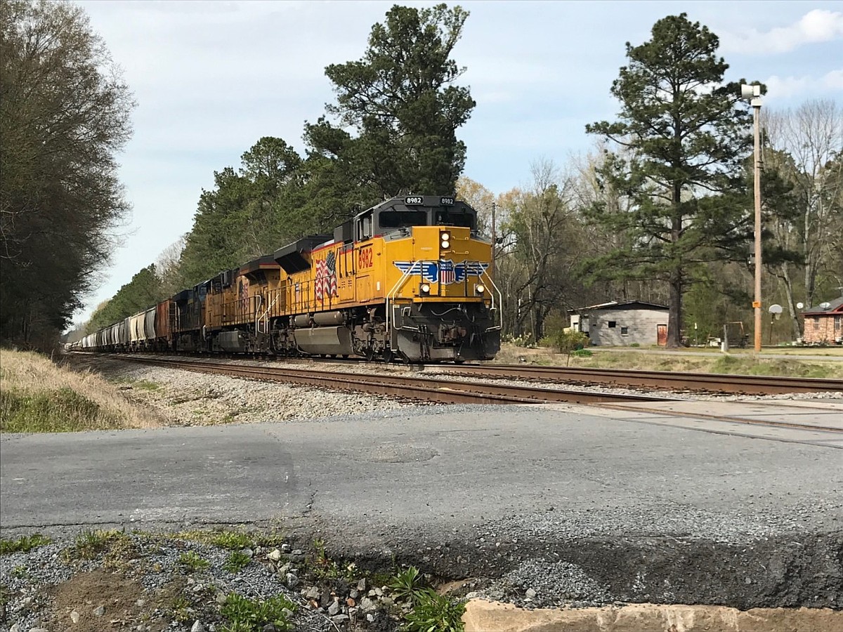 Train hits, kills man in Russell | The Arkansas Democrat-Gazette ...