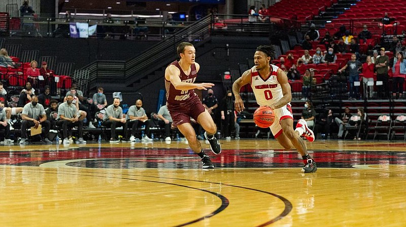 Wolves start hot, shoot past Trojans