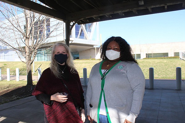 Clinton School salutes staff, faculty in person | The Arkansas Democrat ...