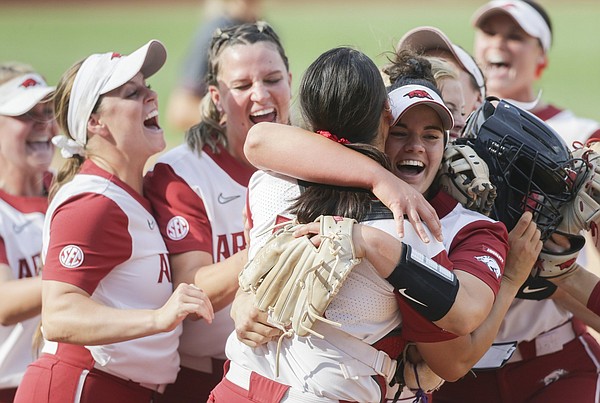 Home runs help Arkansas softball claim regional title | Northwest ...
