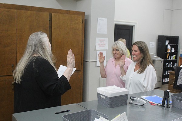 New school board members sworn in
