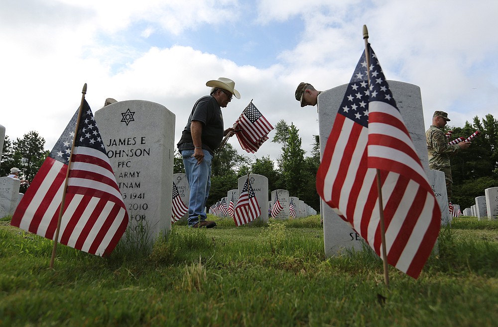 NLR Veterans Cemetery Flag Placement | The Arkansas Democrat-Gazette ...