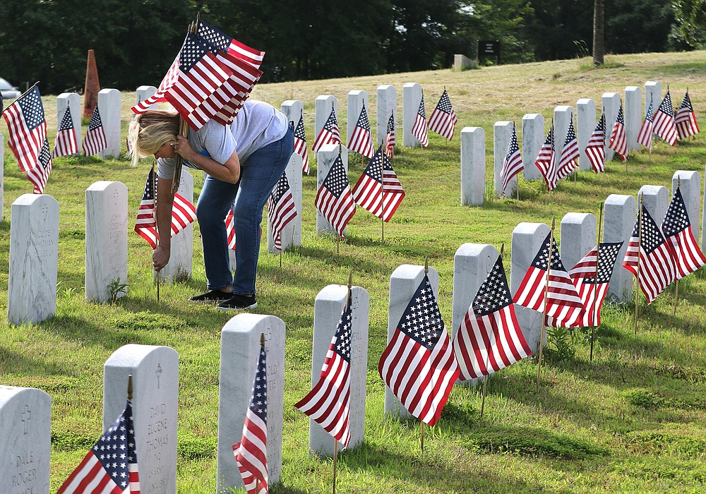 NLR Veterans Cemetery Flag Placement | The Arkansas Democrat-Gazette ...