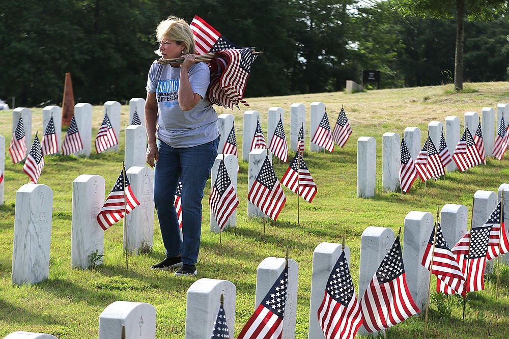 NLR Veterans Cemetery Flag Placement | The Arkansas Democrat-Gazette ...