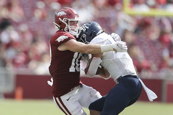 2 of Arkansas' defensive leaders ejected for hits to head | Whole Hog ...