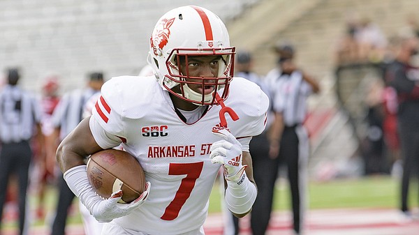 Rucker a receiving fixture for Wolves | Northwest Arkansas Democrat-Gazette