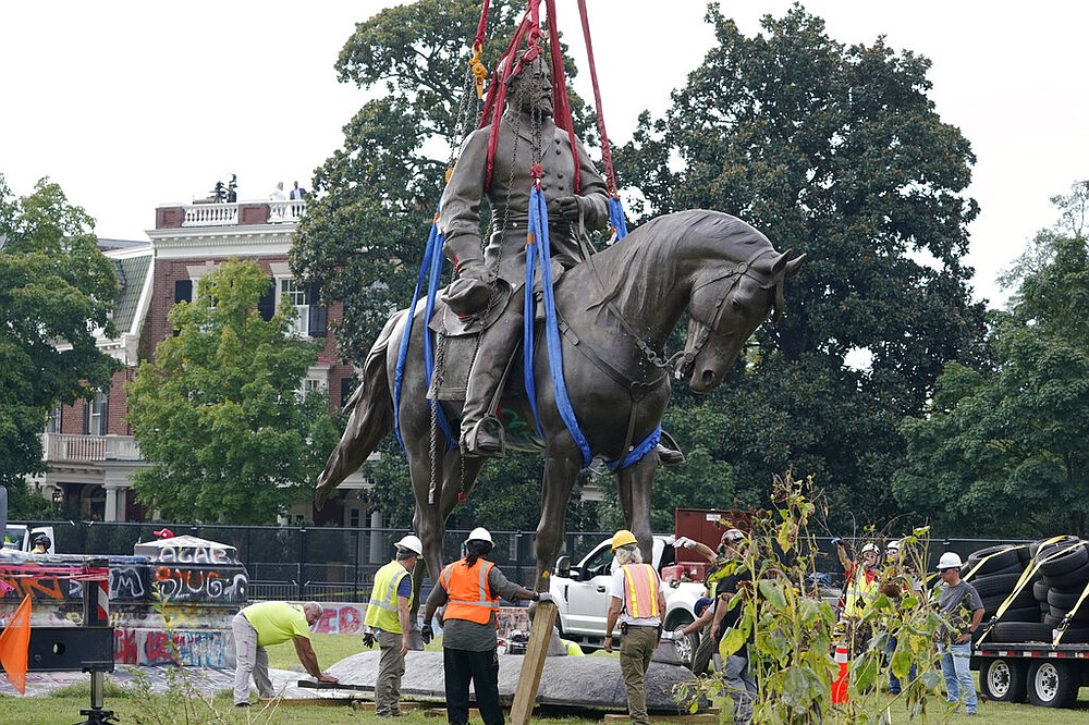 Robert E. Lee statue removed | The Arkansas Democrat-Gazette - Arkansas ...