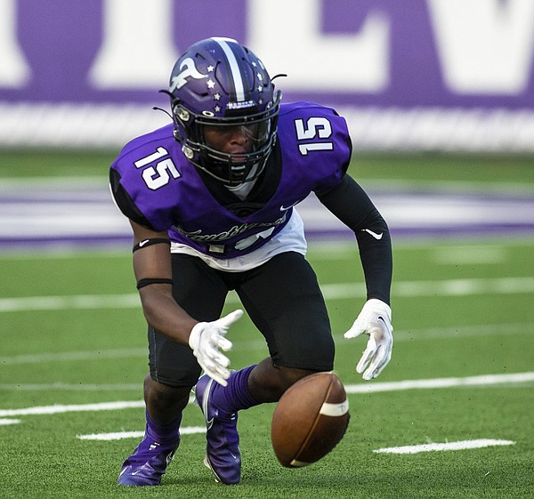 Maxwell provides big plays on defense for Fayetteville