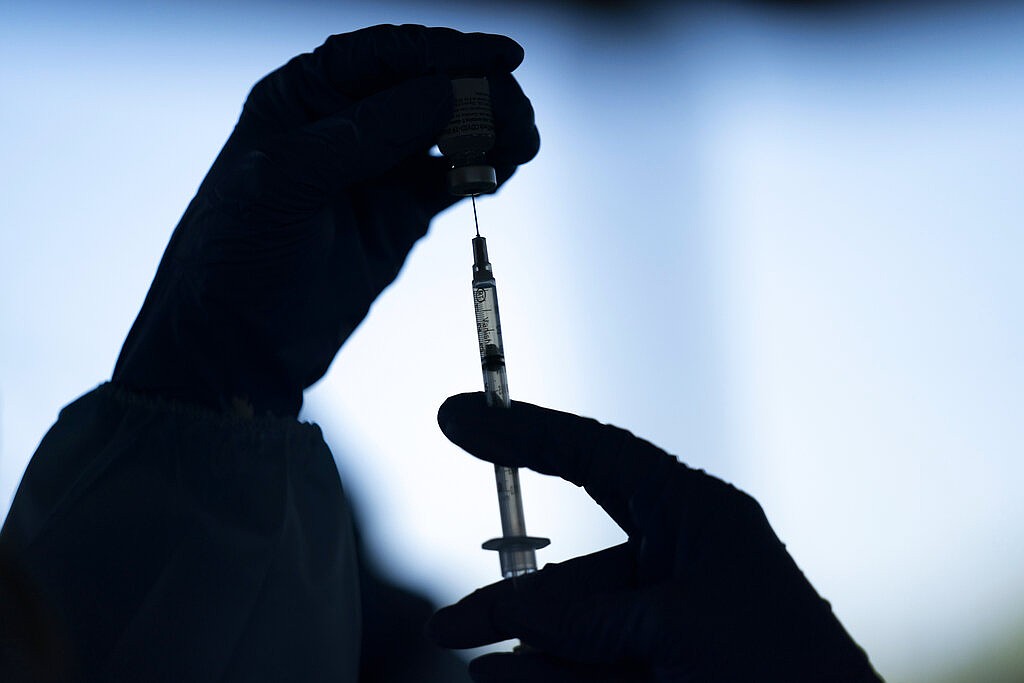 Chicago to require proof of vaccination at restaurants, bars | The ...