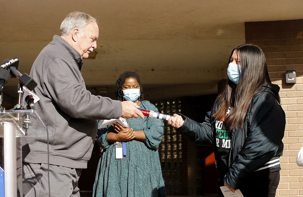 Alumni say goodbye to Little Rock's McClellan High; pupils look to ...
