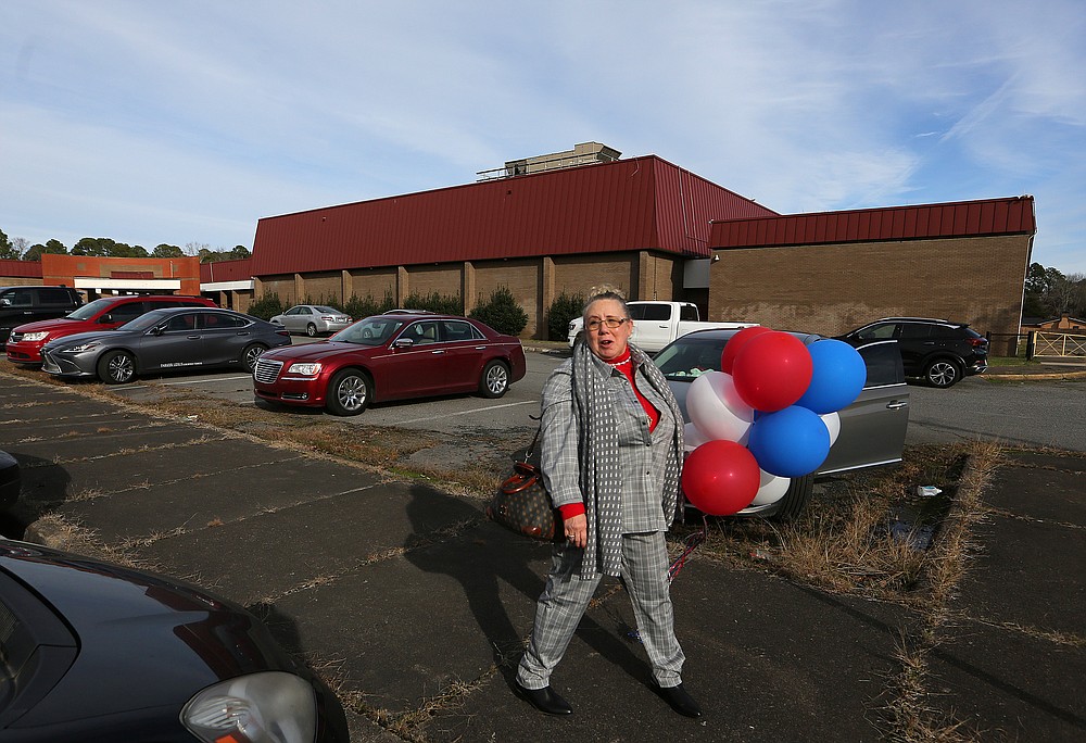 Alumni say goodbye to Little Rock's McClellan High; pupils look to ...