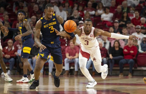 WholeHogSports - Razorbacks beat West Virginia for 6th straight win