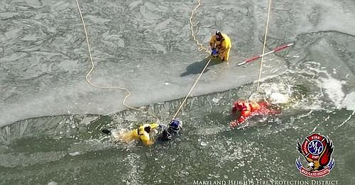 Missouri firefighters training on frozen lake rescue teens | Jefferson ...