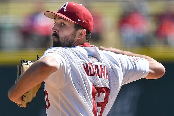 Razorbacks finish long day with sweep | Whole Hog Sports