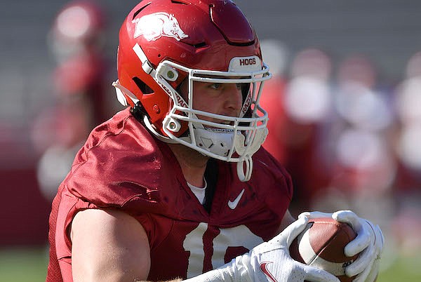 Razorback Report: Players vote familiar faces as captains | Whole Hog ...