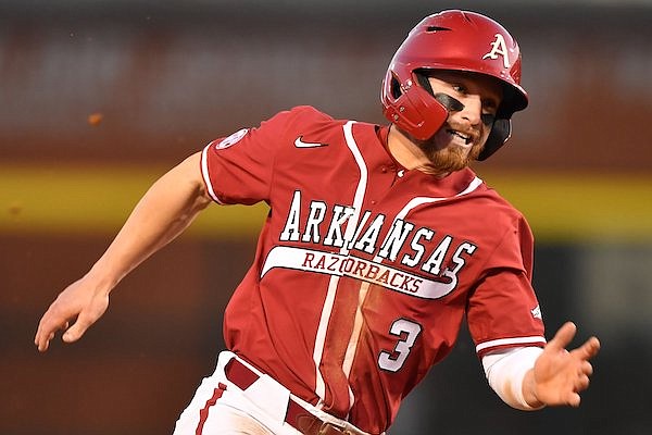Razorbacks strike early, take series from Mississippi State