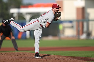 Gators toothless vs. Noland, Hogs | Northwest Arkansas Democrat-Gazette