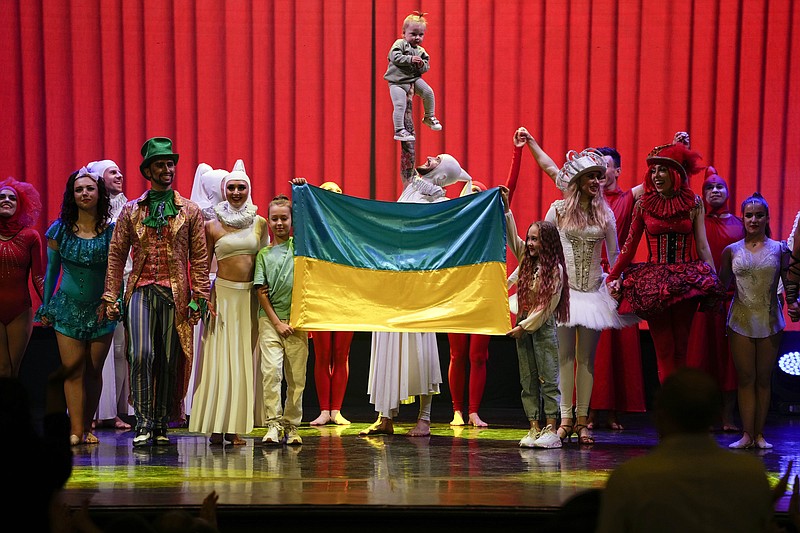 Ukrainian circus continues tour in Italy to help relatives at home ...