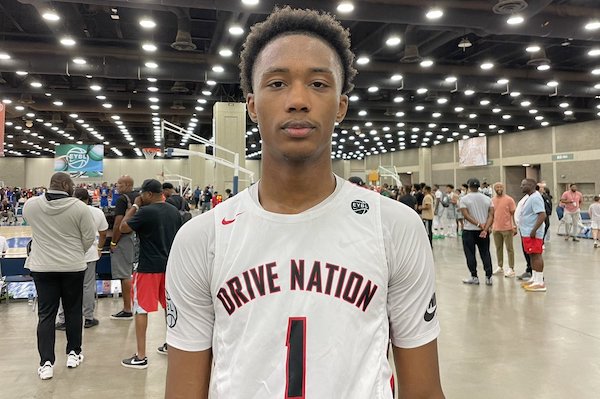 WholeHogSports - Holland gets pressure for Razorbacks