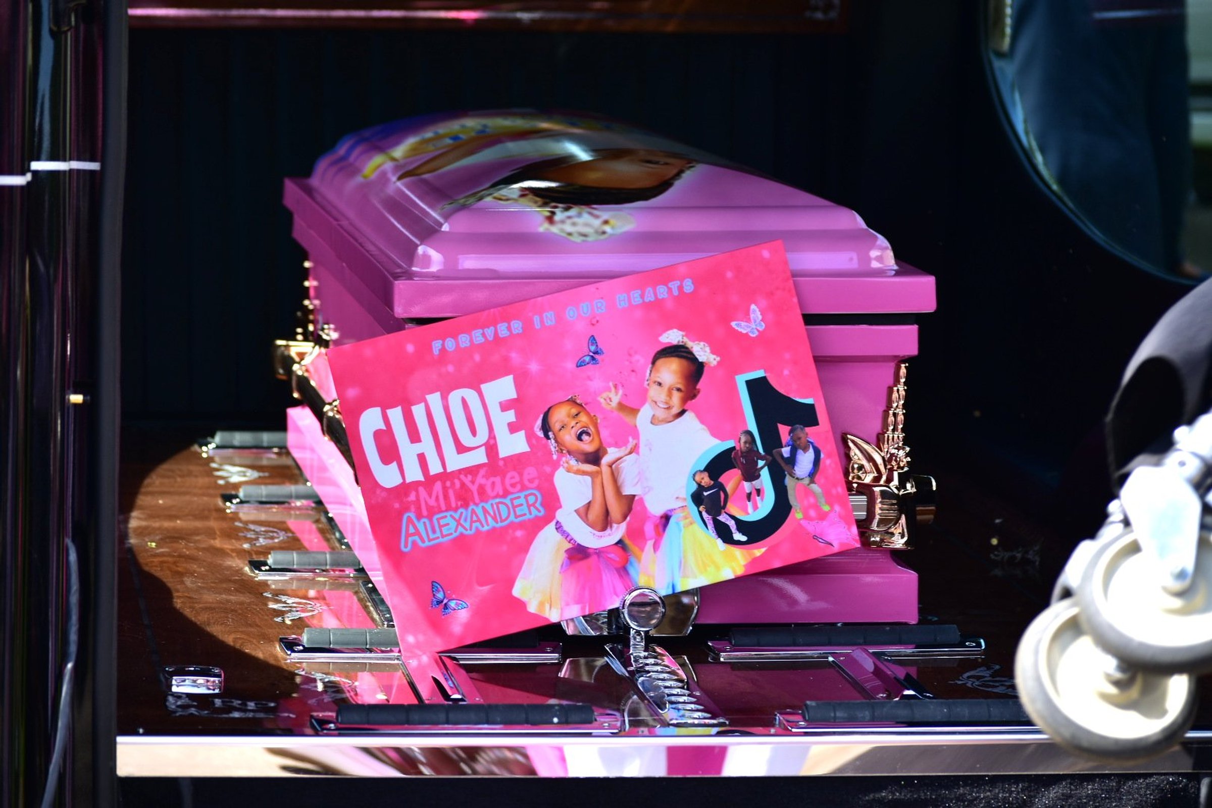 Chloe Alexander, 7, brightened hearts with her smile, crowd told | The ...