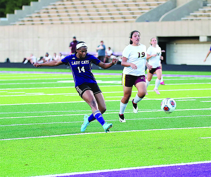 Four-sport athlete focusing on soccer for awhile | El Dorado News