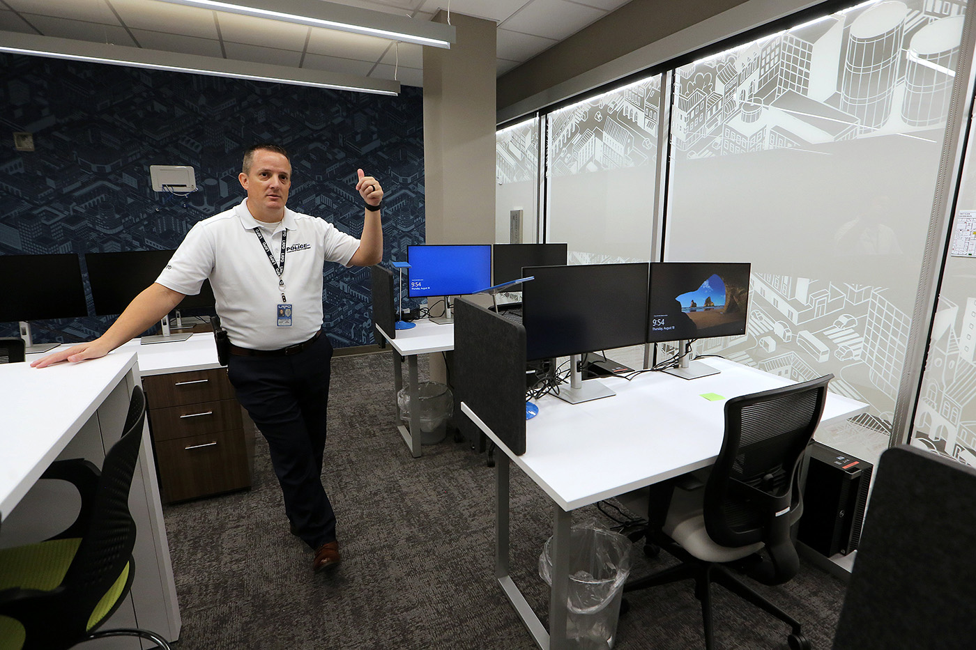Little Rock police give media tour of their new headquarters, real-time ...
