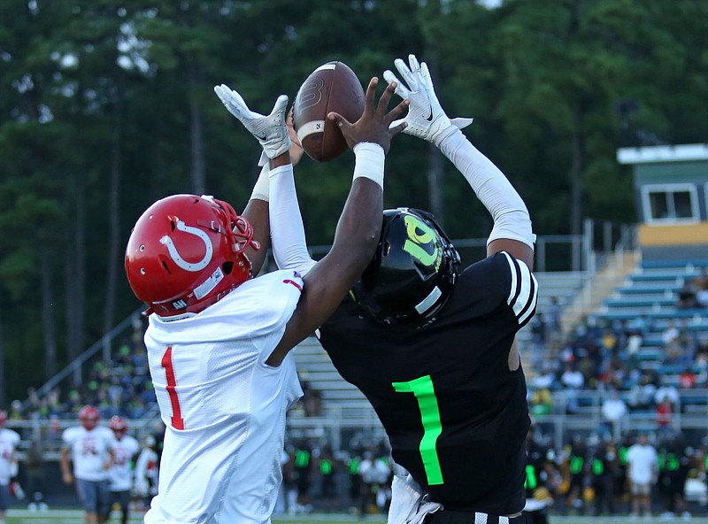 Shaw’s 3 touchdowns lift Mills over Rivercrest | The Arkansas Democrat ...