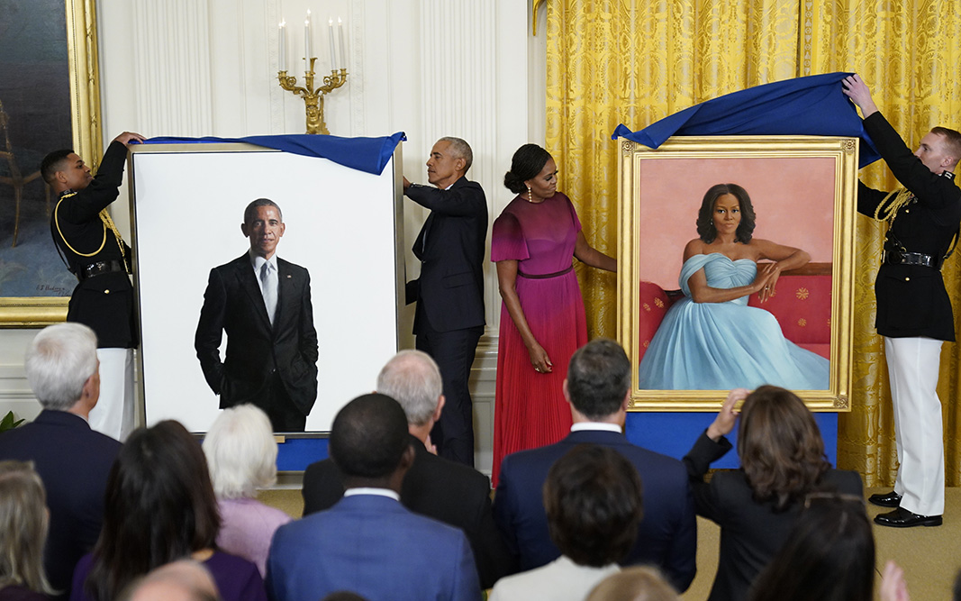 Obamas unveil official portraits