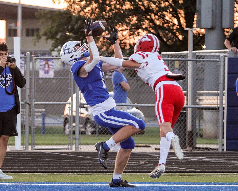 PREP FOOTBALL: Williams fires three touchdown passes, runs for another ...