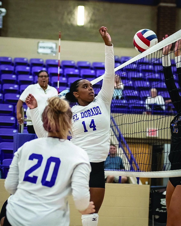 Tabe fills key role for Lady Wildcats | El Dorado News