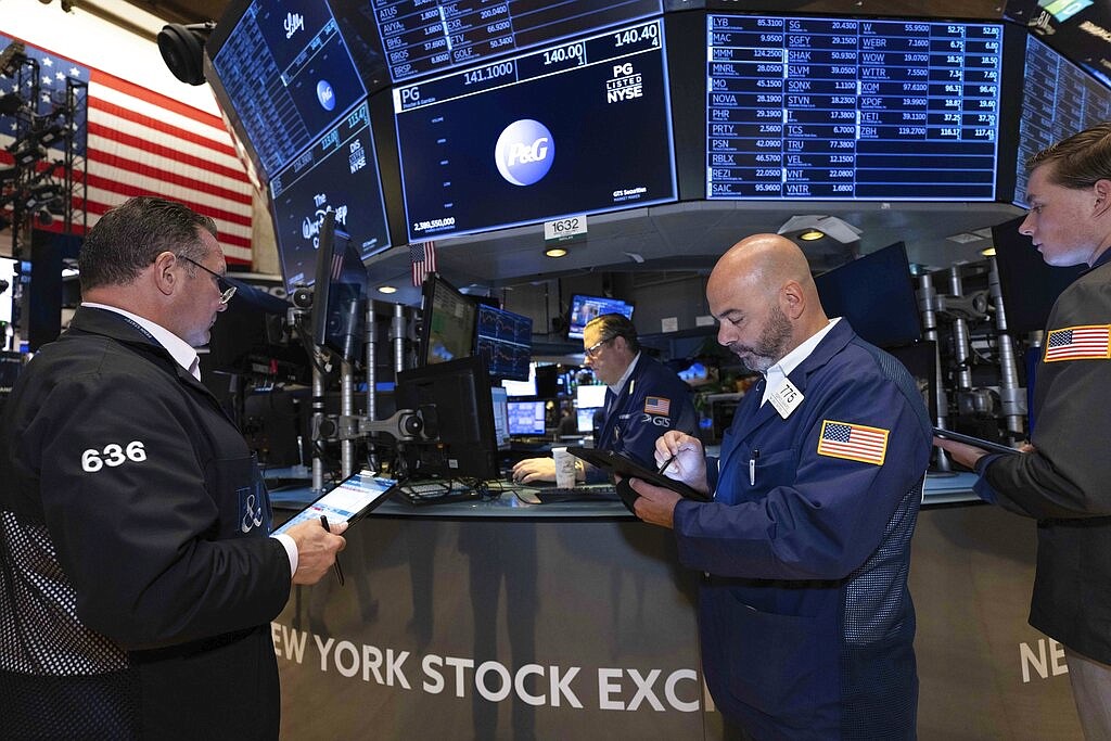 Markets shudder on dashed inflation hopes; Dow falls 1,250 | The ...