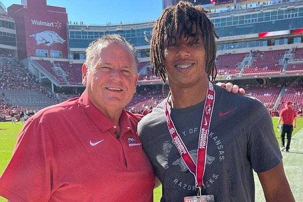 LB target Huff celebrates Hogs' win with players, coaches | Whole Hog ...