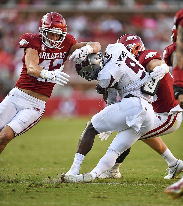 Deep in the heart: Pool, Sanders lead Hogs back home
