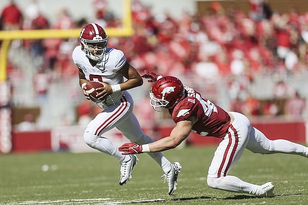 Alabama pulls away, wins 16th straight over Arkansas | Whole Hog Sports