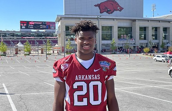 5-star Wingo relives his brother's days as a Razorback during trip ...