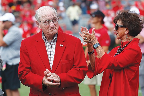 Dooley, longtime Georgia football coach, dies at 90