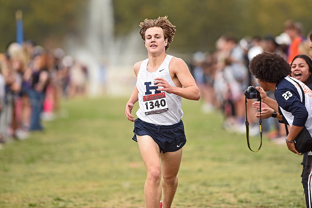 BOYS CROSS COUNTRY: Fayetteville’s Betts withstands push by Heritage’s Boyer, repeats as Class ...