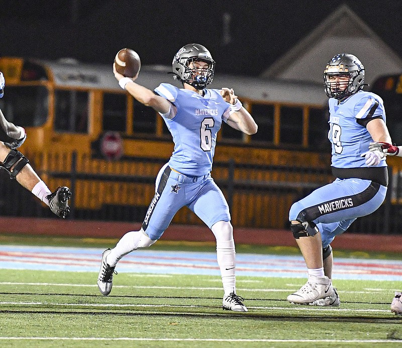 PREP FOOTBALL: Mavs use quick strikes, thunder past Bulldogs ...
