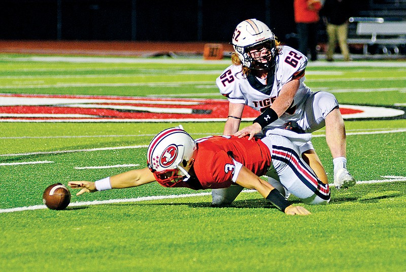 Friday Football: Jays pour it on Kirksville during downpour | Jefferson ...