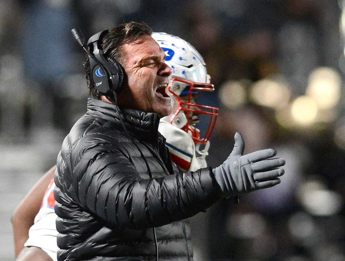PREP FOOTBALL: Pats solid on defense, turn back Devil Dogs | Northwest ...