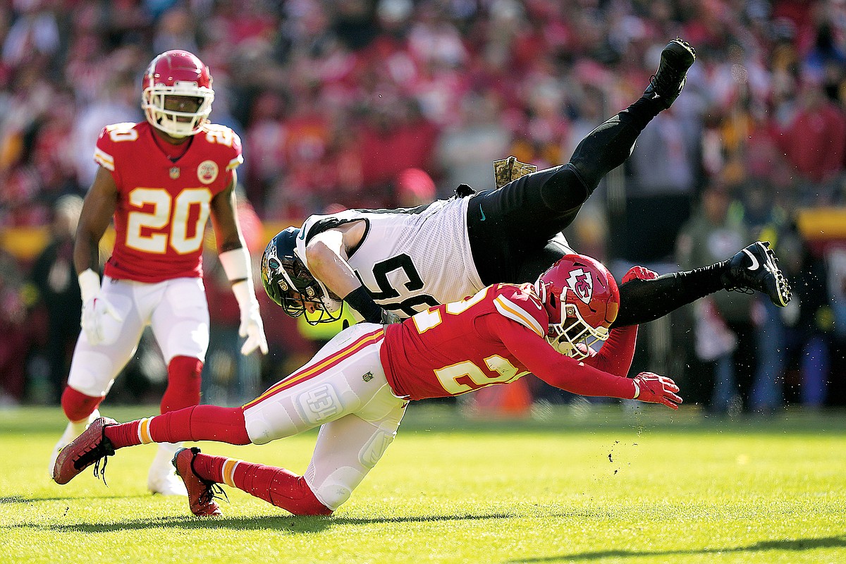 Mahomes throws four TD passes as Chiefs beat Jaguars | Fulton Sun