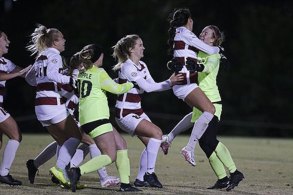 Razorbacks win in PKs, advance to soccer's Elite Eight | Whole Hog Sports