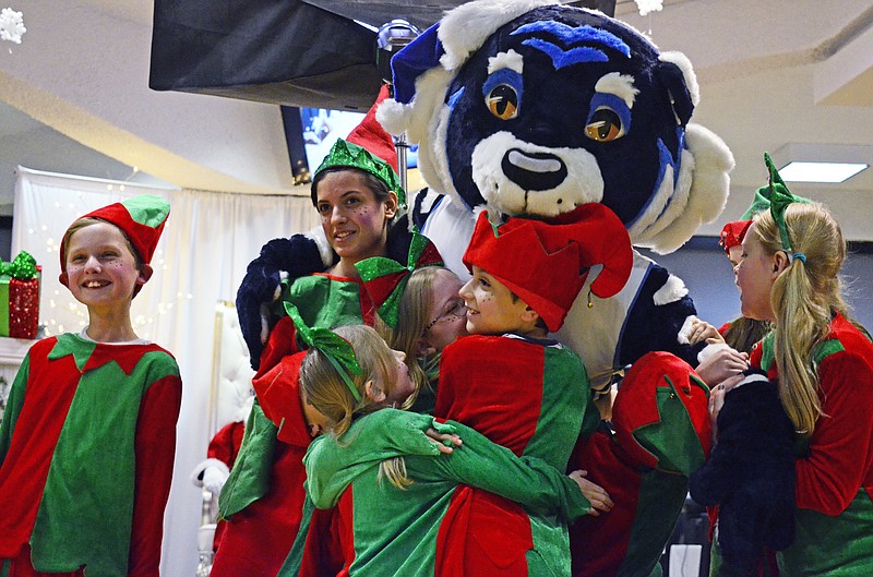 Blue Tigers light Christmas tree for the holidays | Jefferson City News ...