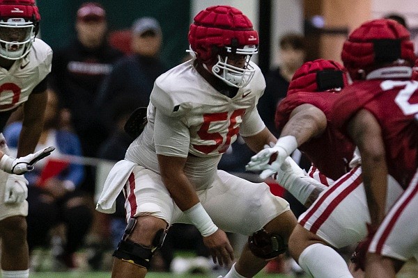 Hogs' back-up center enters transfer portal | Whole Hog Sports