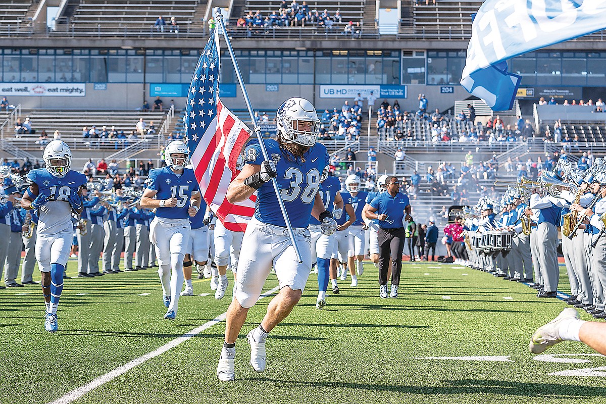Ex-Navy SEAL makes big impression on Buffalo football team | Jefferson ...