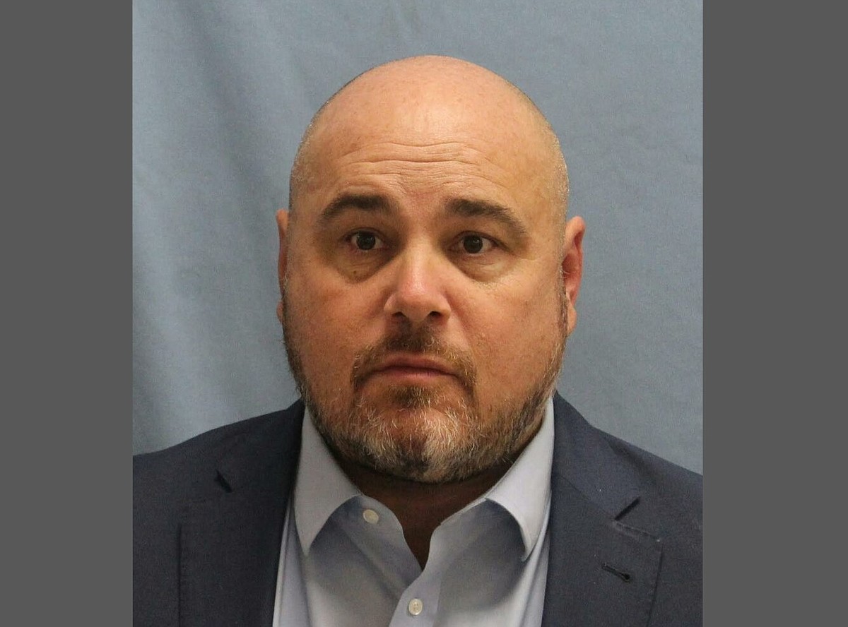 Former Arkansas lawmaker led 'luxurious lifestyle' while shirking child ...