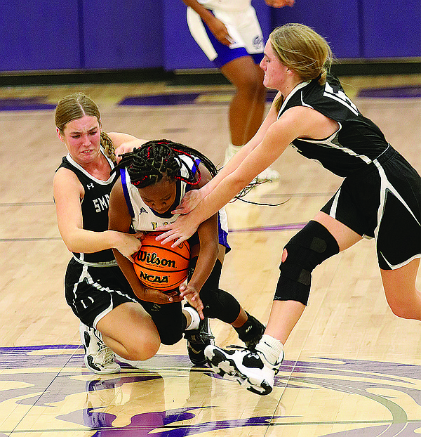 Lady Bucks struggling but still fighting | El Dorado News