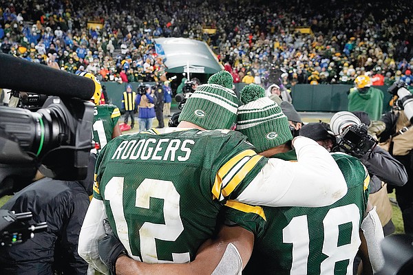 NFL Capsules: Rodgers’ late pick seals loss to Lions, playoffs for Seattle